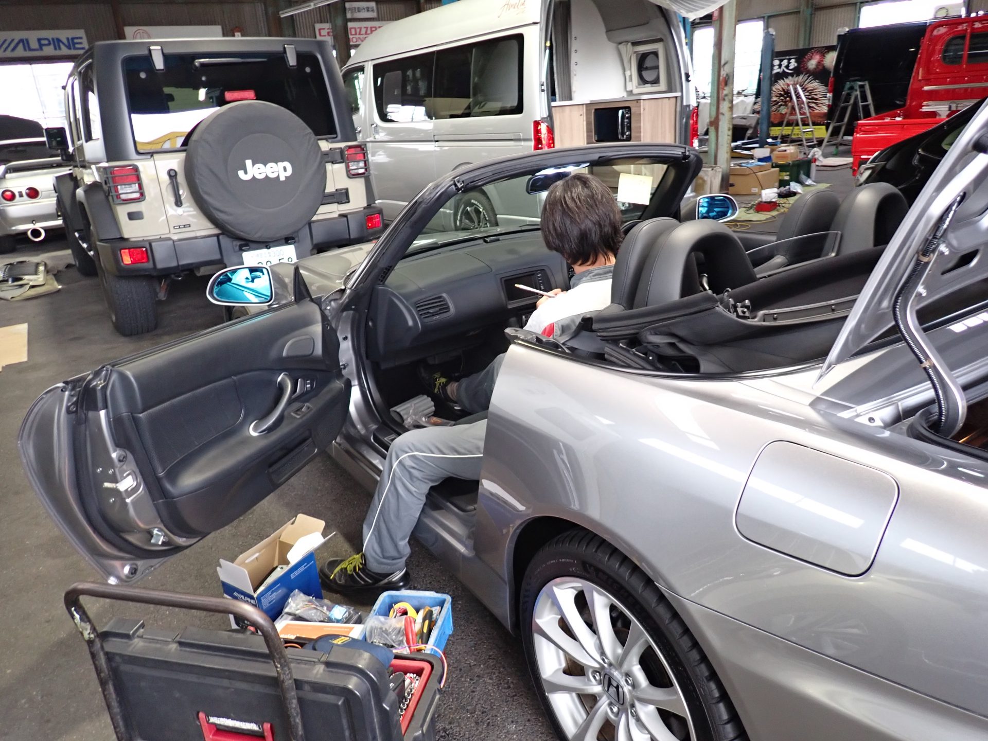 S2000にアルパイン製ディスプレイオーディオDA7を取付！このDSPなら、ダッシュボードも交換せずに済むということで・・・！ | くるまのでんきや今尾電機